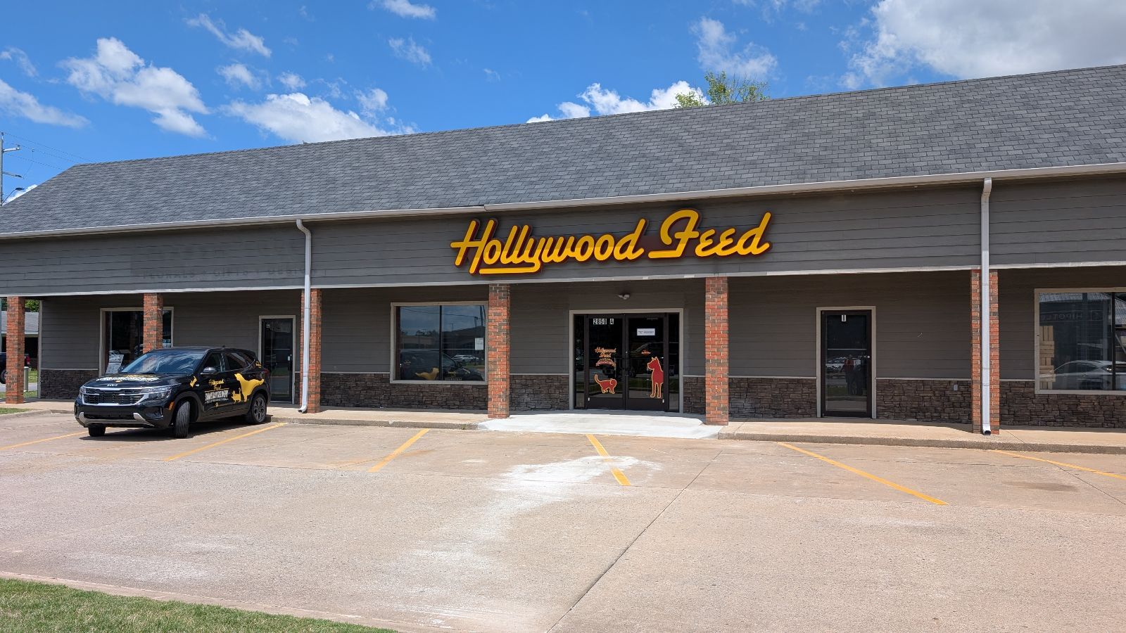 Visit Hollywood Feed’s Pet Store at 2850 Prince St, Conway